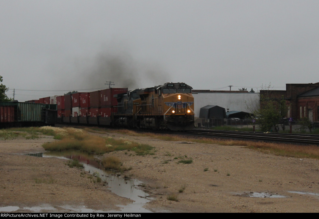 UP 7728 & CSX 377 (1)